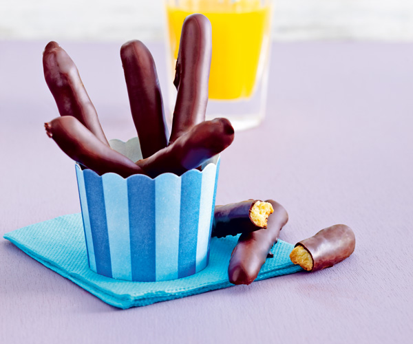 Snack recipe: Chocolate cigarette cookies