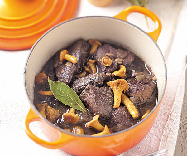 Traditional recipe: Beef bourguignon with chanterelles